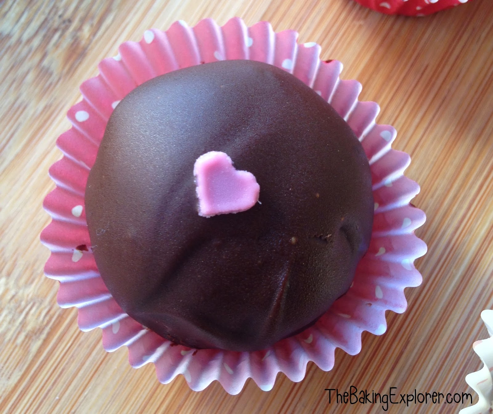 Pink Velvet Cake Truffles - The Baking Explorer