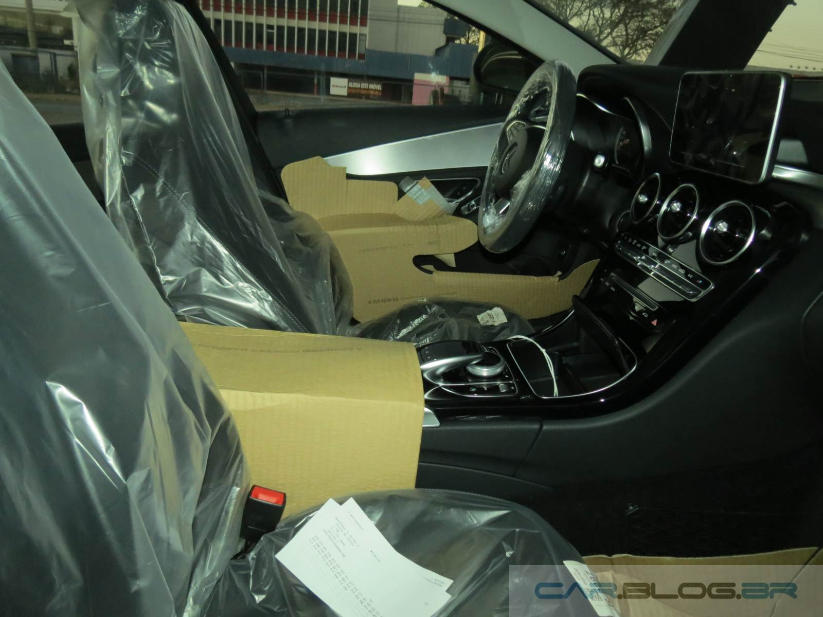 Mercedes-Benz Classe C 2015 já está nas concessionárias