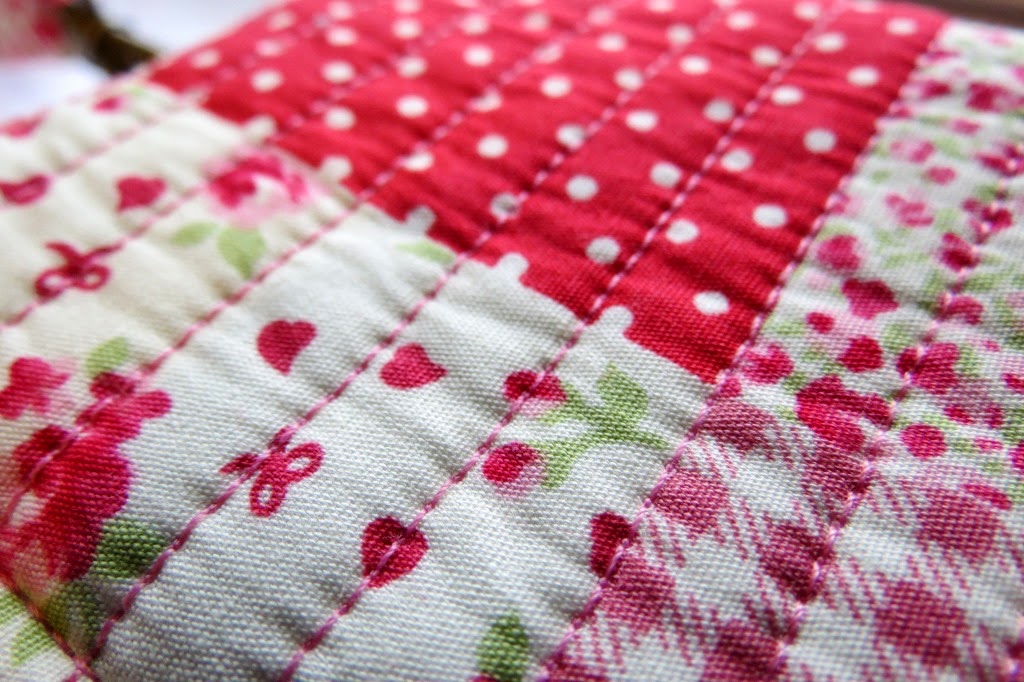 Sweet Bee Buzzings: Faux Patchwork Wristlet