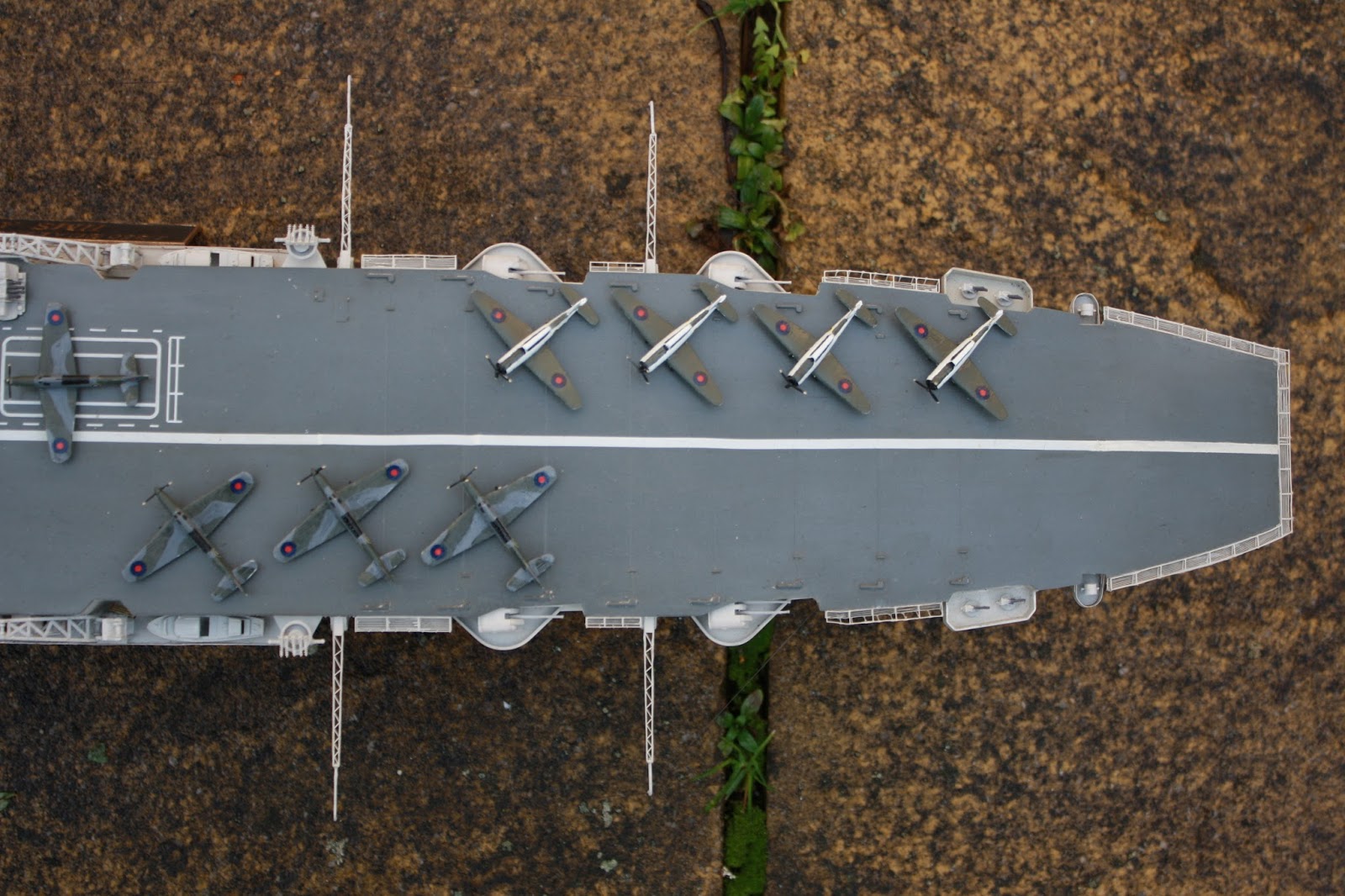 . The Hinckley Shipyard: HMS Ark Royal (1:350)