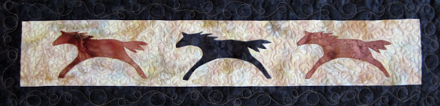 Roberta's Custom Quilting: Horse Applique Quilt