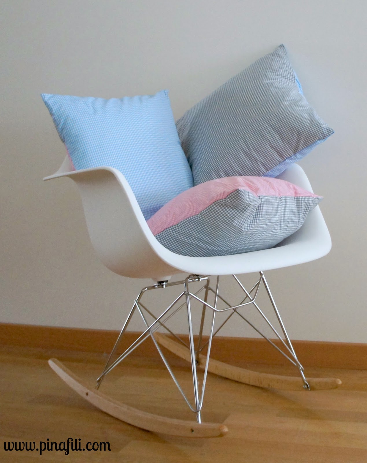 pinafili: PINAFILI FILMS: EL COJÍN MÁS FÁCIL DEL MUNDO