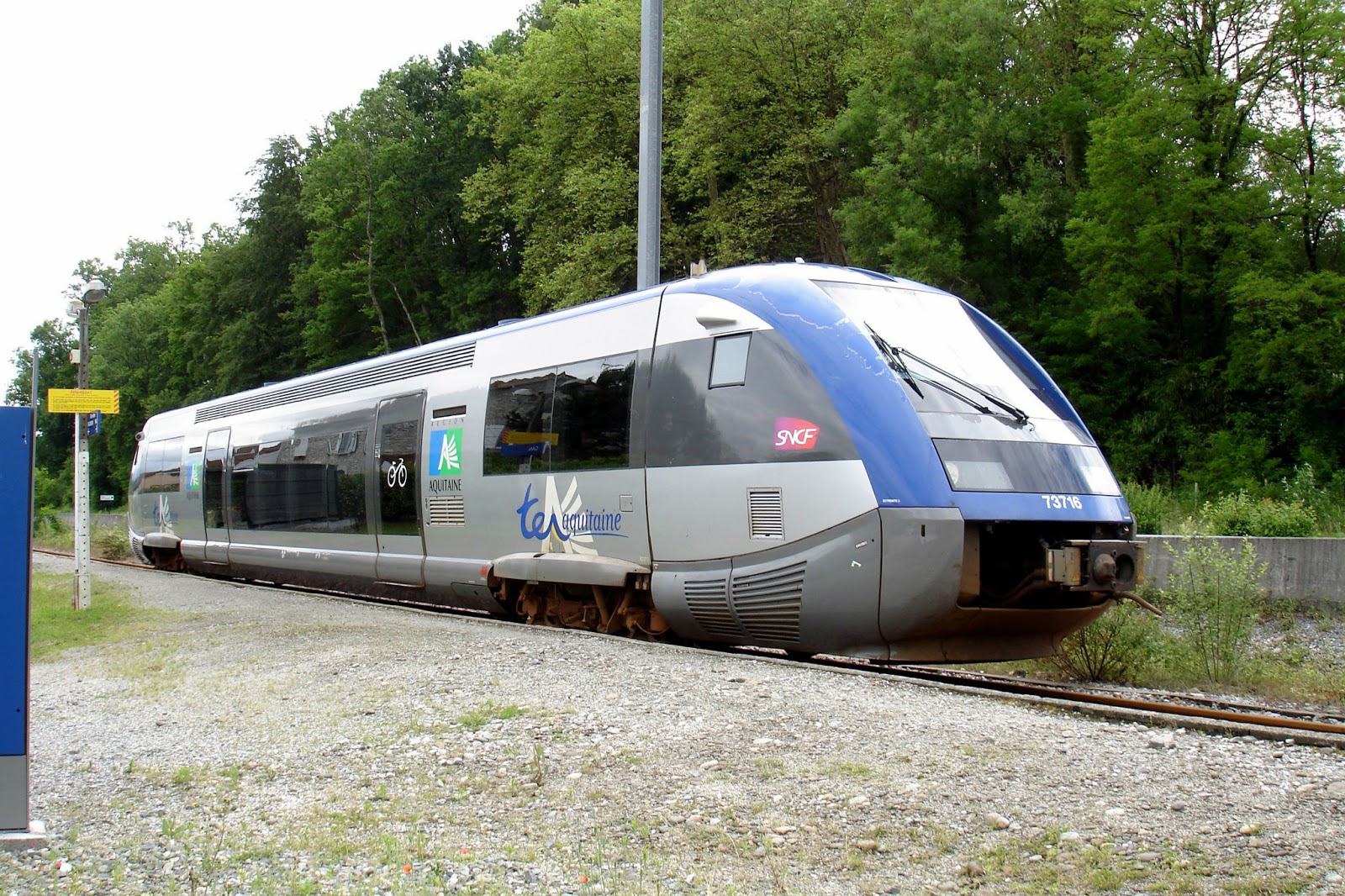 LA PASSION DU TRAIN: X 73500 en gare de Gan