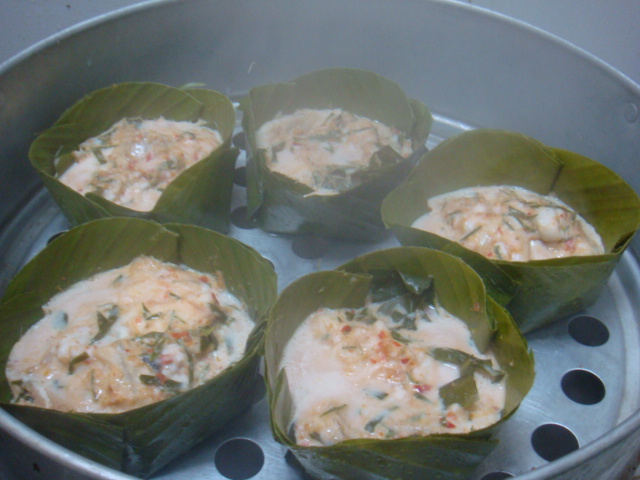 Hor Mok Pla ( Steamed Fish Fillet in Red Curry )