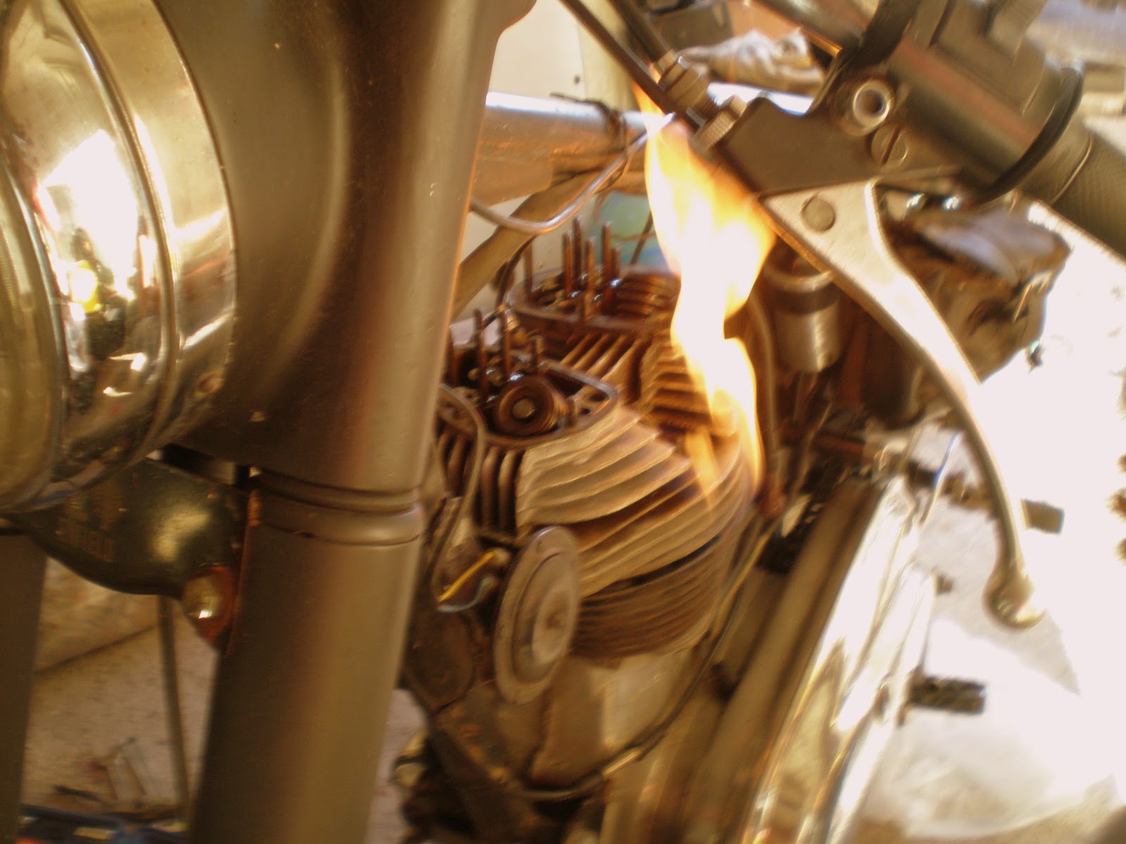HomοRαtuς: decarbonising/decoke enfield cylinder head-piston