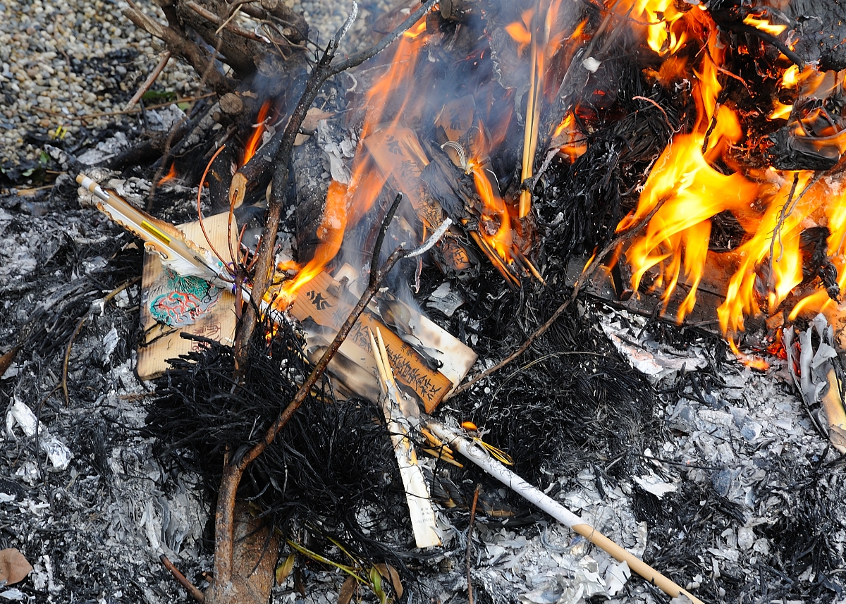 Visual Anthropology of Japan - 日本映像人類学: Tondo Festival - とんど祭り