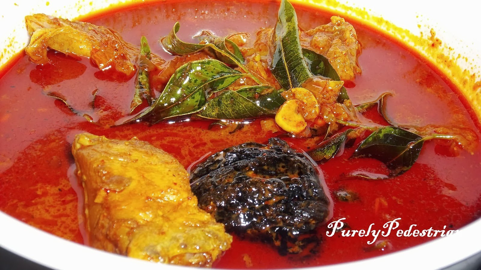 Kerala Nadan Kudampuli etta Meen Curry / Spicy Fish Curry | TASTE OF KERALA