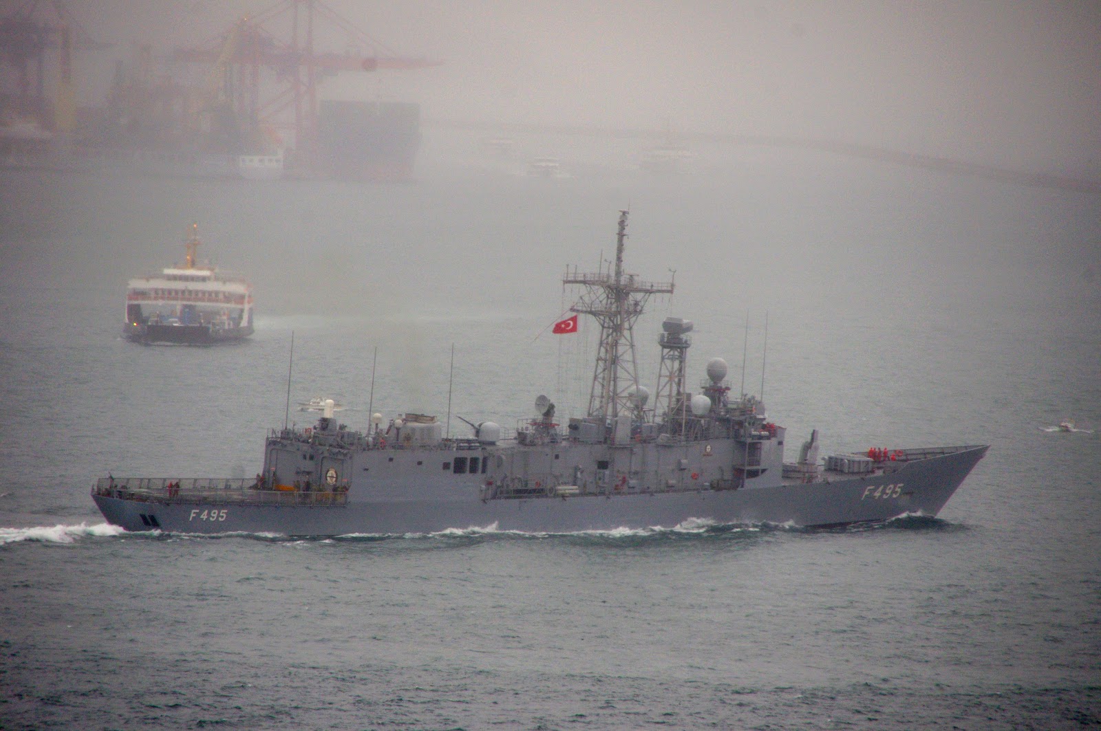 WARSHIPS ON THE BOSPHORUS: F495 TCG-GEDIZ OLIVER HAZARD PERRY CLASS FRIGATE
