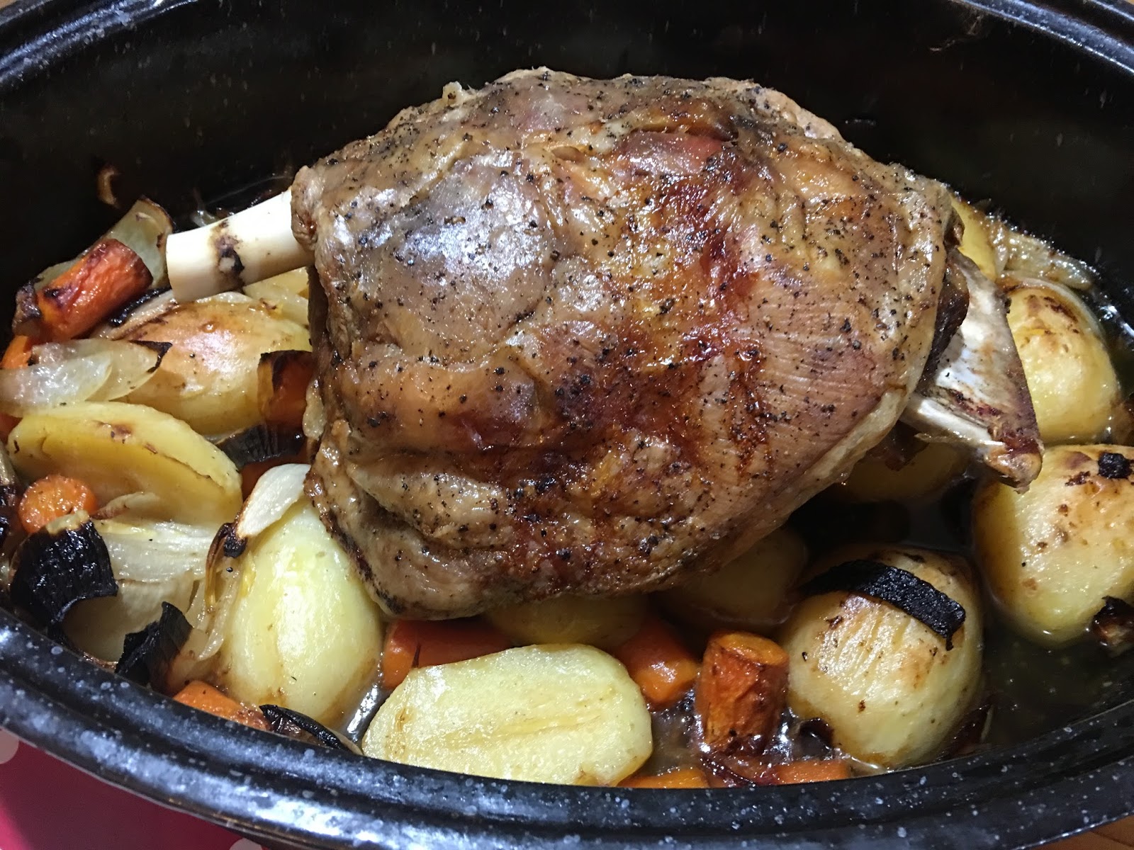 a dash of flavour: Tatws A Chig yn y Popty (Meat and Potatoes in the Oven)