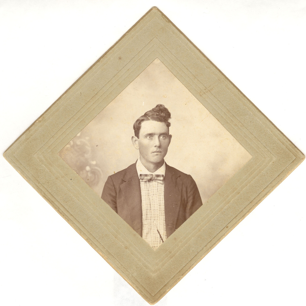 Rarely-Seen Diamond-Shaped Portraits of People at the Turn of the ...