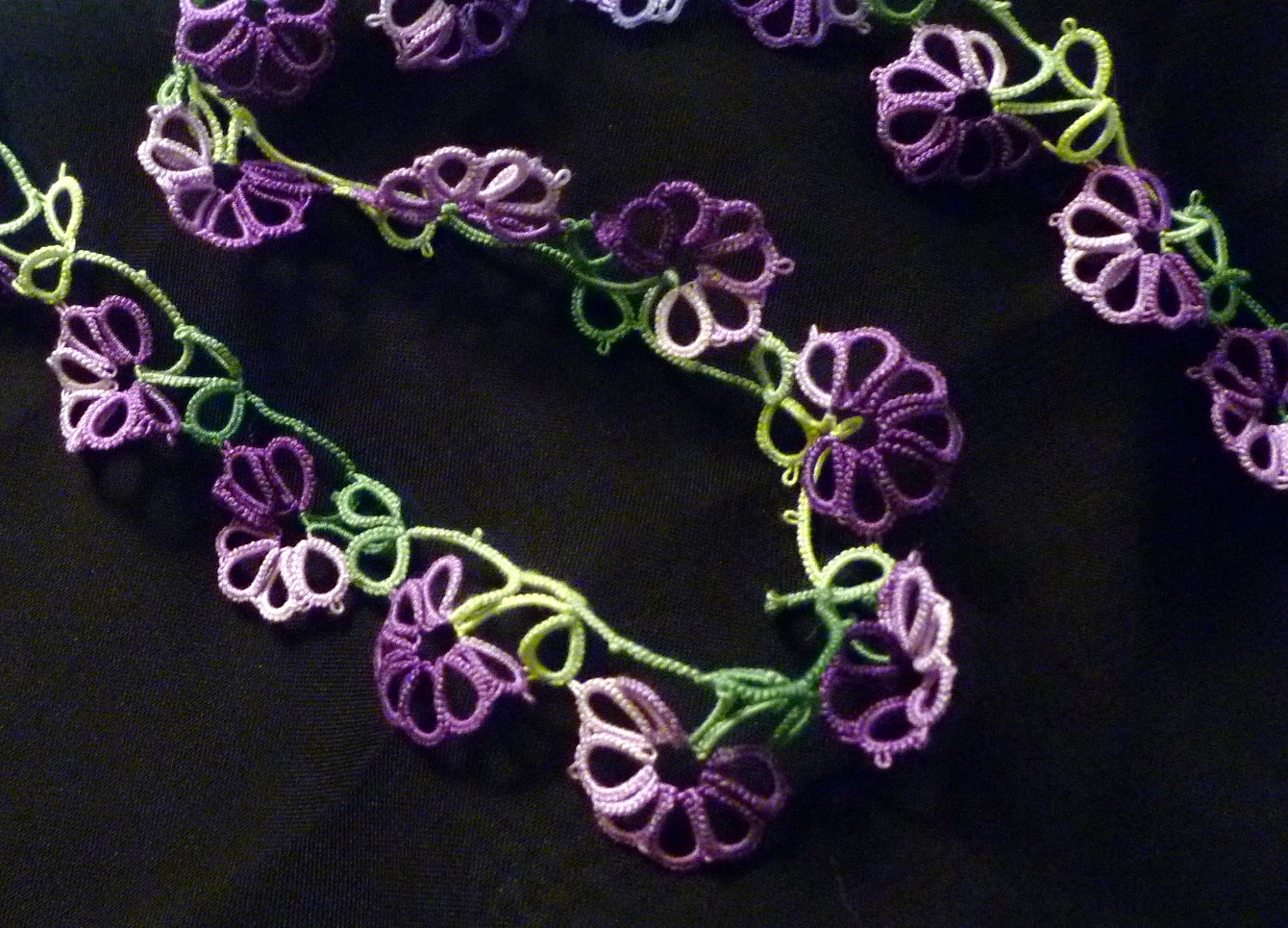 Shopping my Stash: Work in Progress: Tatted Floral Edging