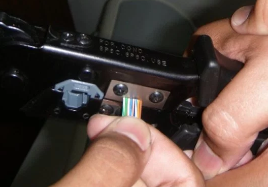 Cara Mudah Pasang Konektor RJ45 Pada Kabel UTP - Gabteck