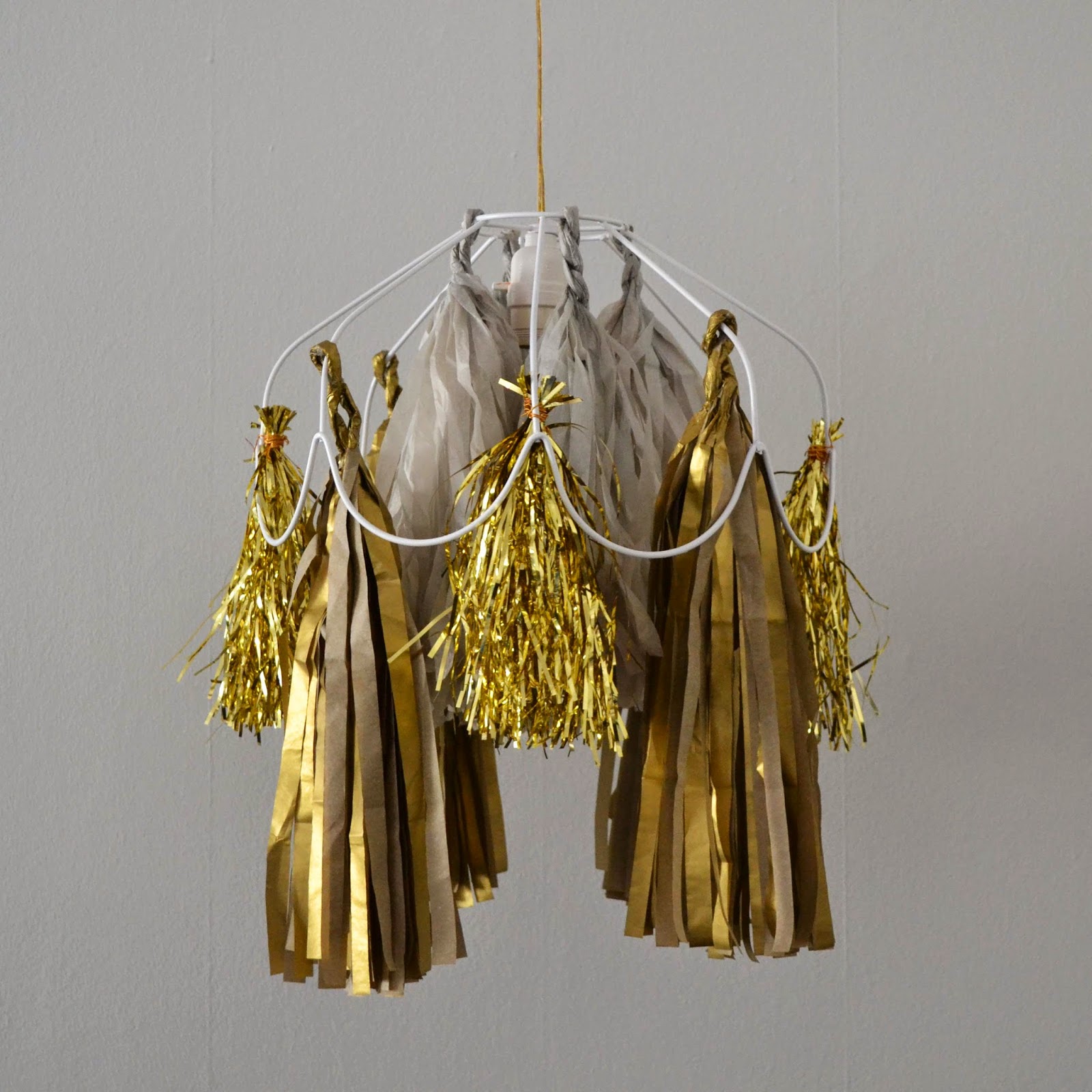 Max Makes Home: light things