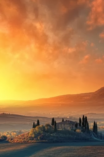 Stunning Views: Autumn Sunrise... Tuscany, Italy