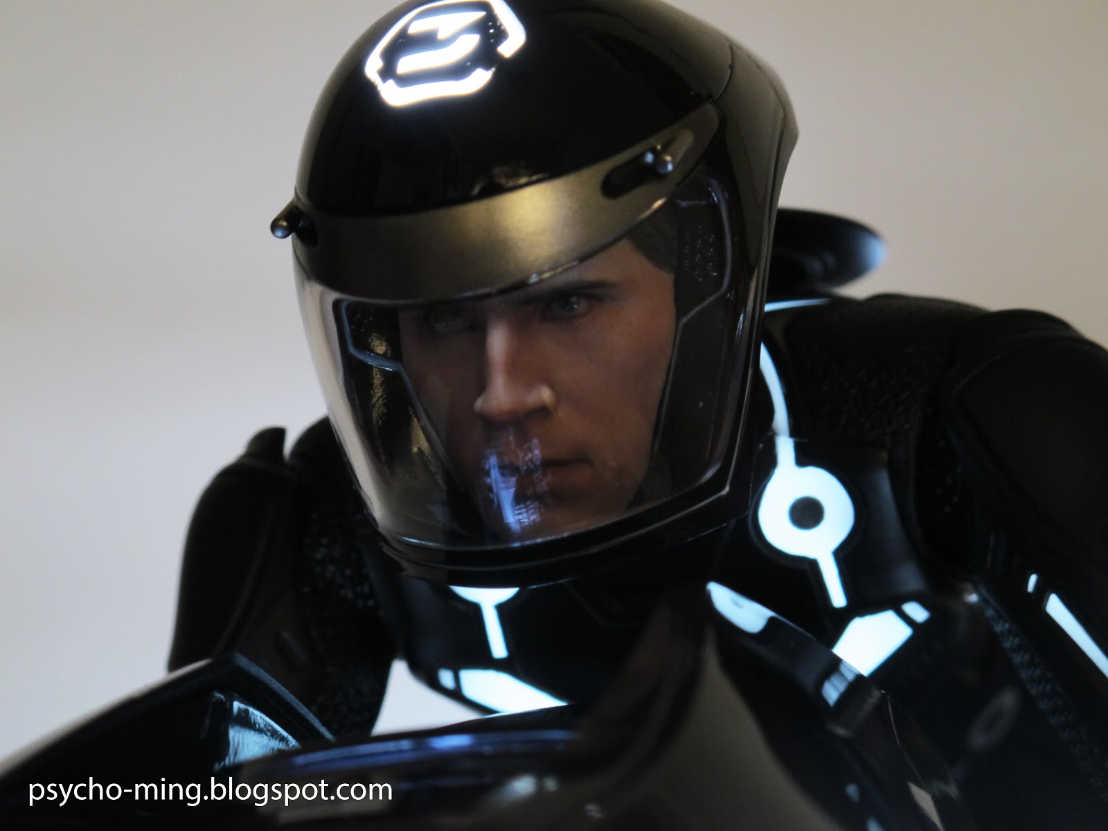 Psycho Ming: Hot Toys Tron: Legacy Sam Flynn Light Cycle