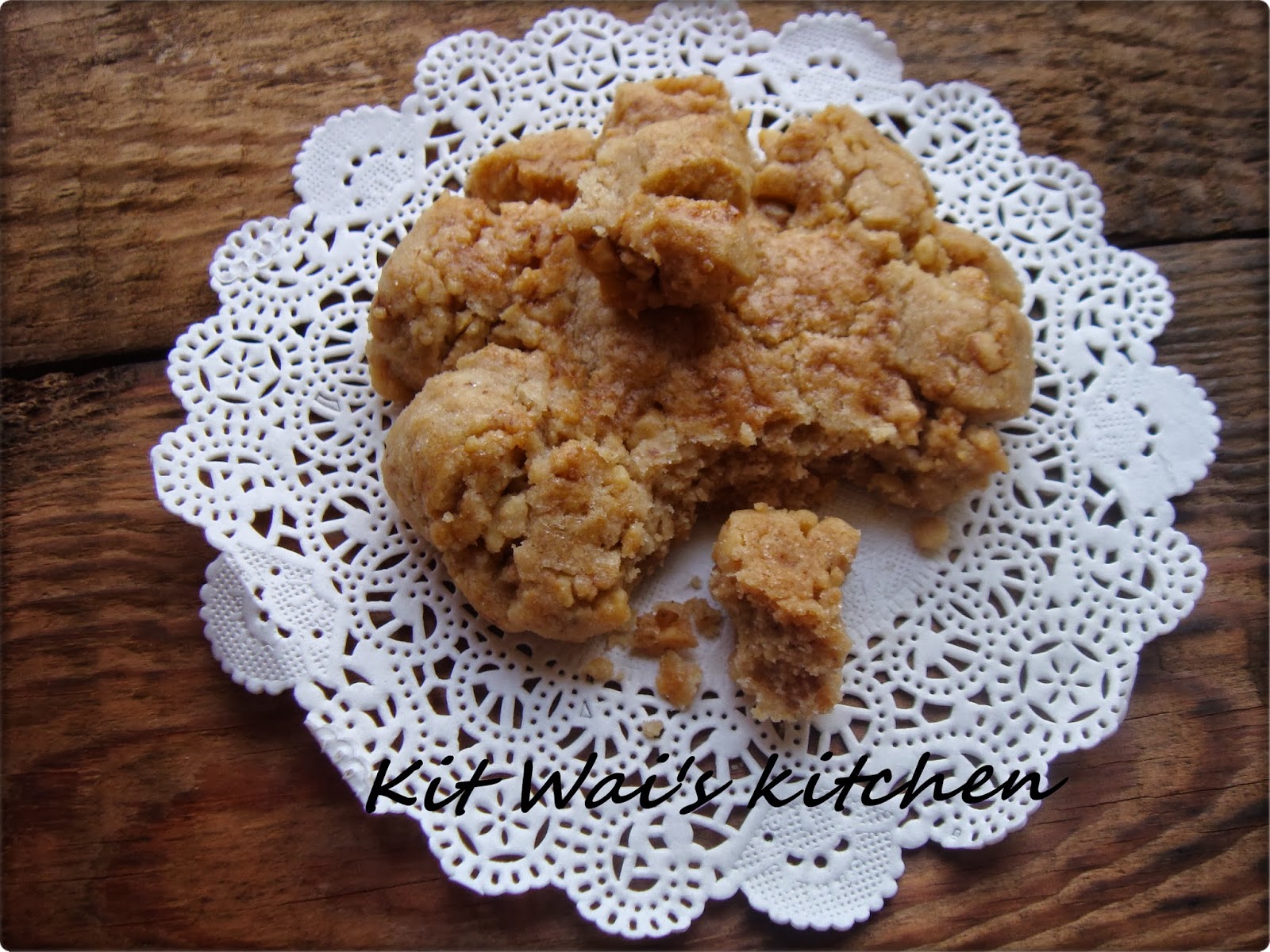 Kit Wai's kitchen : 传统核桃酥 ~ Traditional Chinese walnut cookies