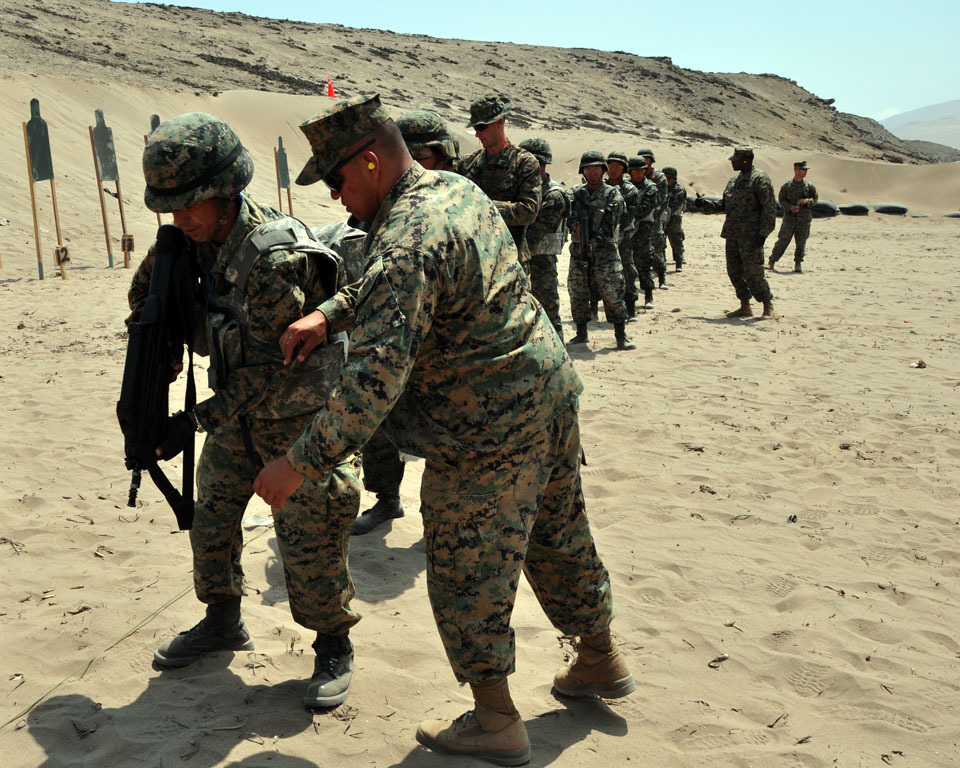 test page: FN F2000 Bullpup Assault Rifles with Peruvian Marines