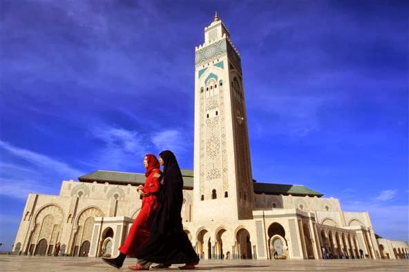Duner's Blog: OCT 22 MOROCCANS STAGE 'KISS-IN' TO SUPPORT PUBLIC AFFECTION