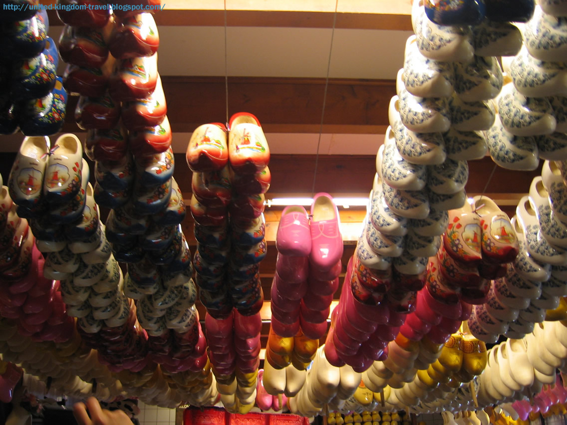 Cheese and Clog factory in Amsterdam - The Globe Trotter