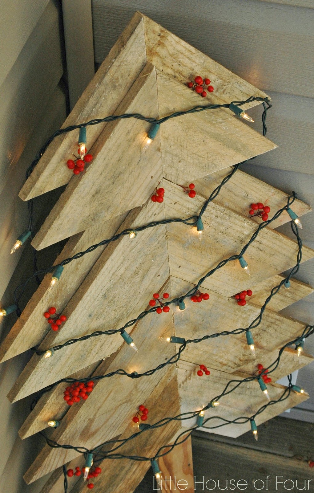 Large Rustic Pallet Christmas Tree | Little House of Four - Creating a ...