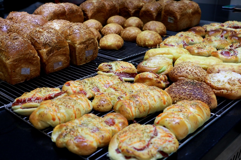 Belajar Membuat Roti di Dapur Inovasi Bungasari - TᖇᗩᐯEᒪEᖇIEᑎ