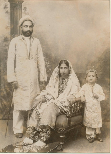 Parsee Family from Bombay (Mumbai) India - c1880 - Old Indian Photos