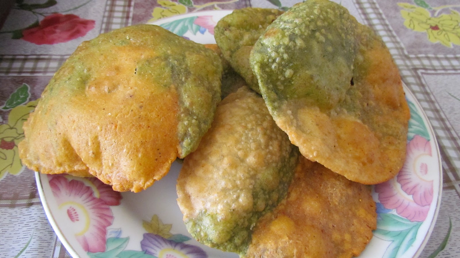 With Love from Mom's Kitchen: Tirangi Poori ( Deep fried Tri color ...