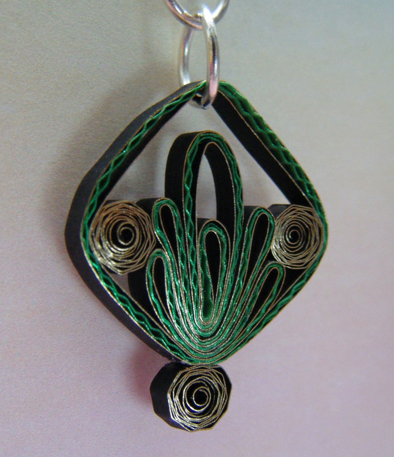 Quilliance: Shiny new quilled earrings!