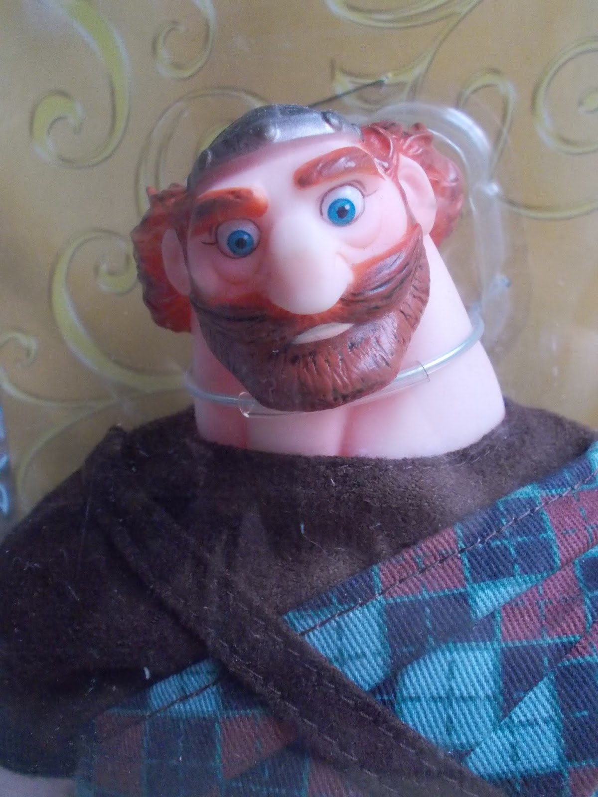 Le monde des poupées Disney: Roi Fergus, père de Merida /king Fergus ...