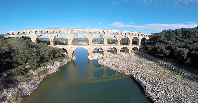 Dziedzictwo UNESCO: Rzymski akwedukt Pont du Gard. Francja 1985, 2007
