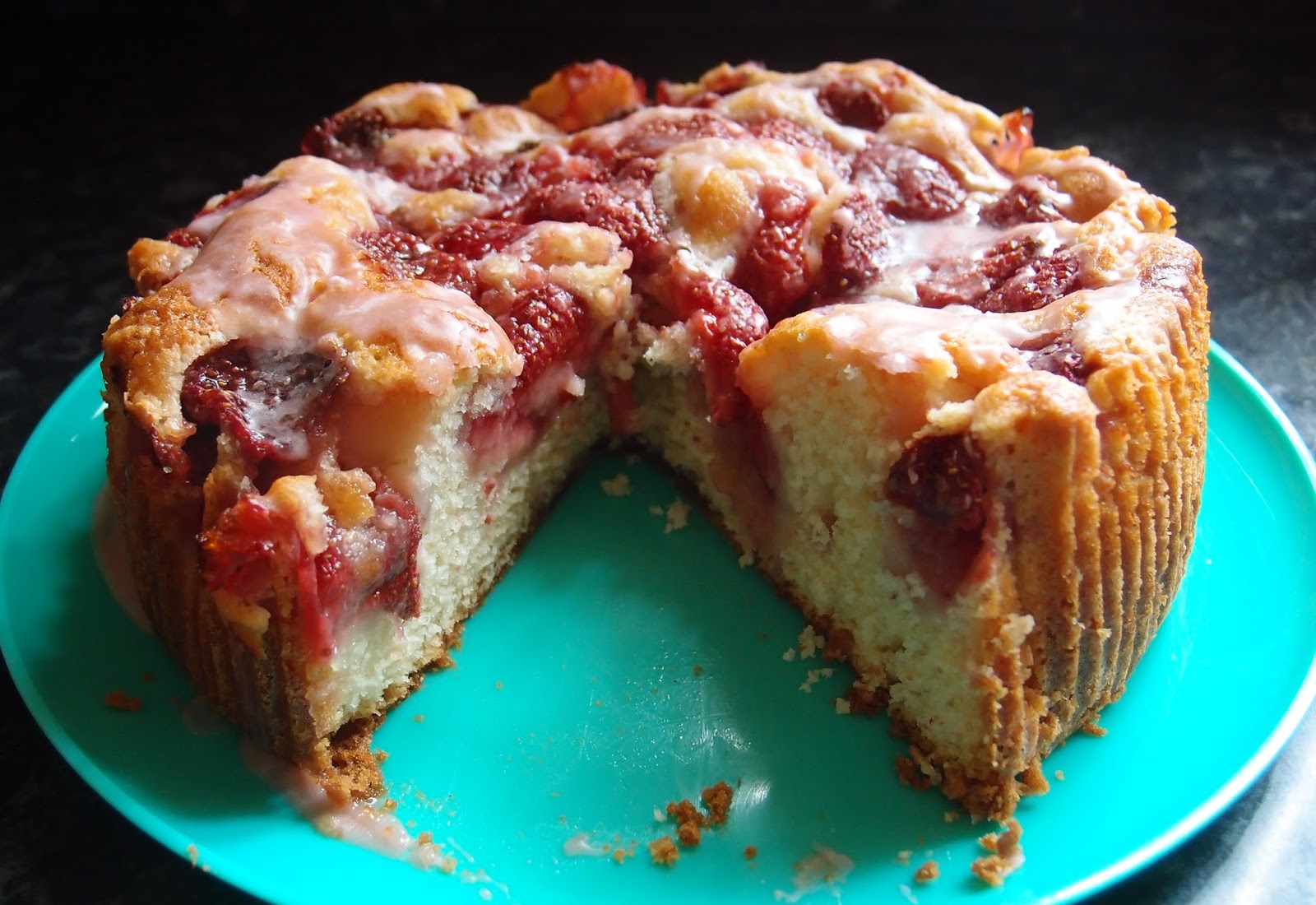 The Caked Crusader: Strawberry drizzle cake with clotted cream ice cream