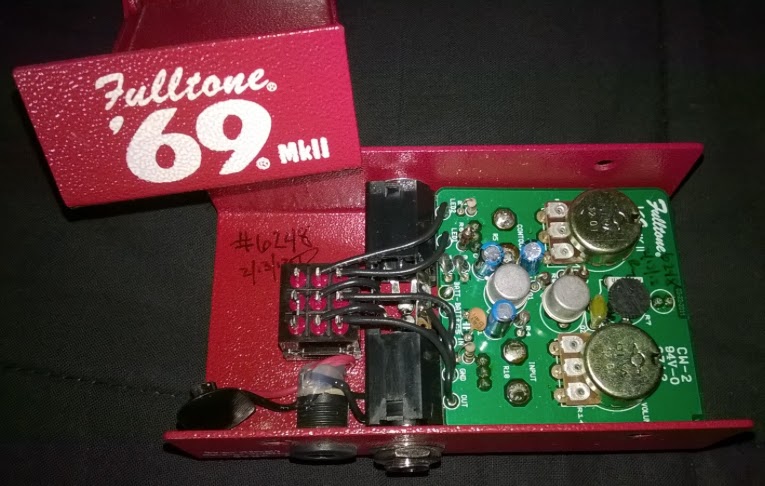 High on Technology: REVIEW FULLTONE 69 DISTORTION PEDAL