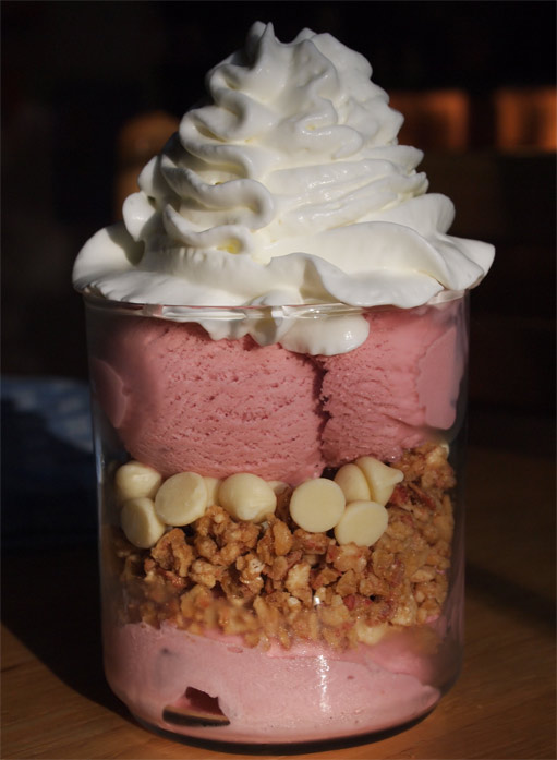 On Second Scoop: Ice Cream Reviews: Friendly's Red Raspberry Ice Cream