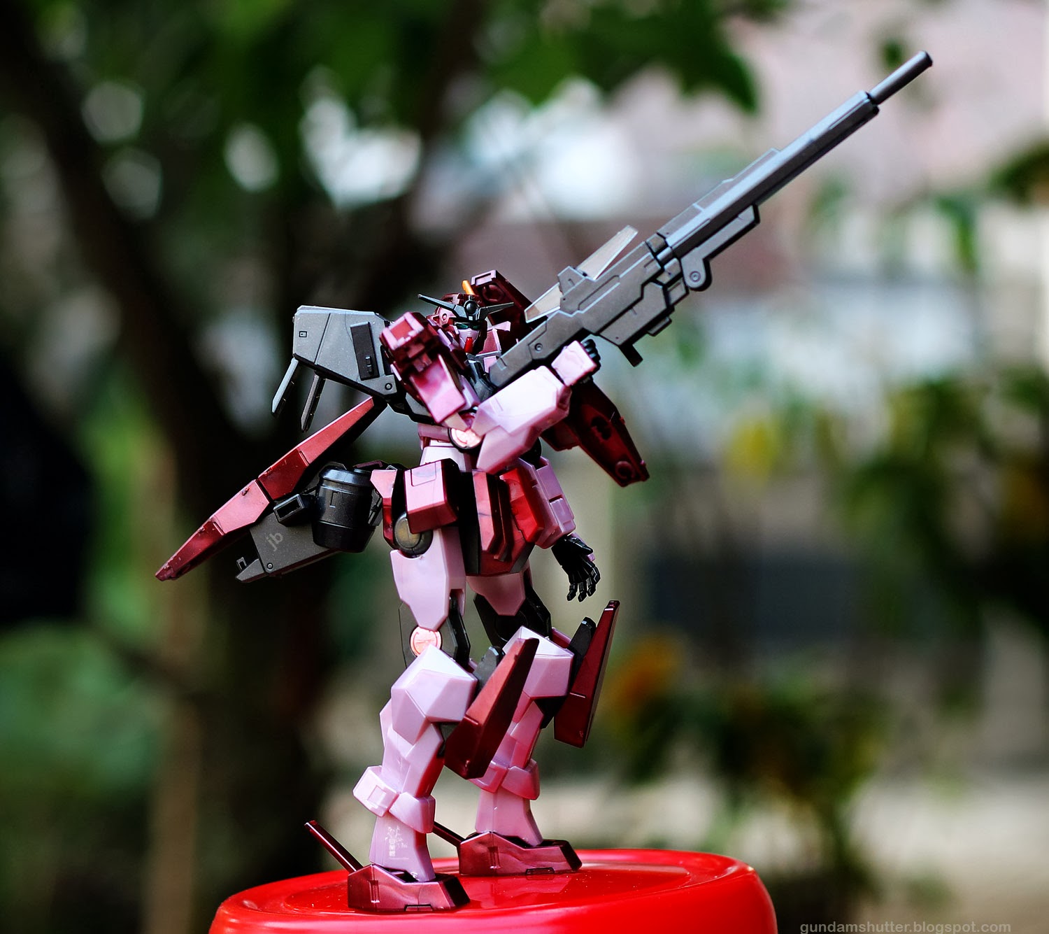 Gundam Shutter - Gunpla Photography: Cherudim Trans Am Mode Outdoor Photos