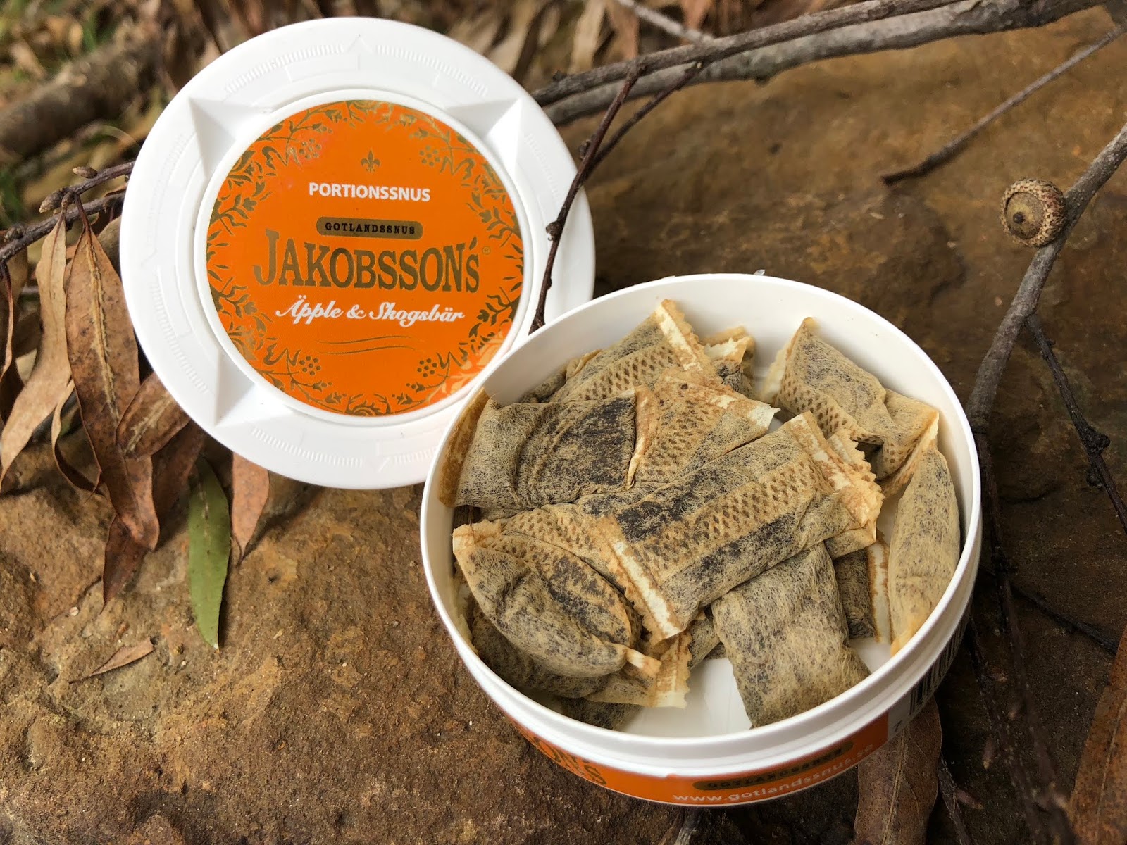 Fall 2018 Snus: Ettan Jakt & Jakobsson's Äpple & Skogsbär (Reviews). 1 ...