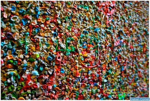 Banggunan Ini Dihiasi Dari Benda Berlendir Iaitu Gula-gula Getah ...