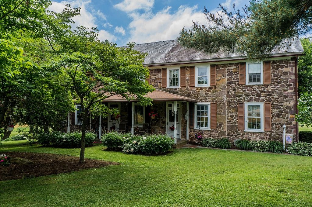 Sweet House Dreams: 1880 Stone Farmhouse in Spring City, Pennsylvania