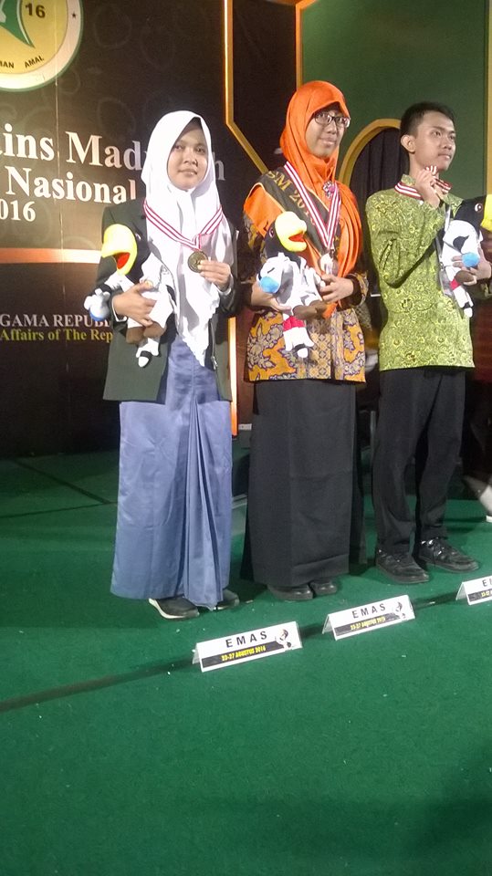 SISWA MAN DEMAK RAIH MEDALI EMAS KSM TINGKAT NASIONAL