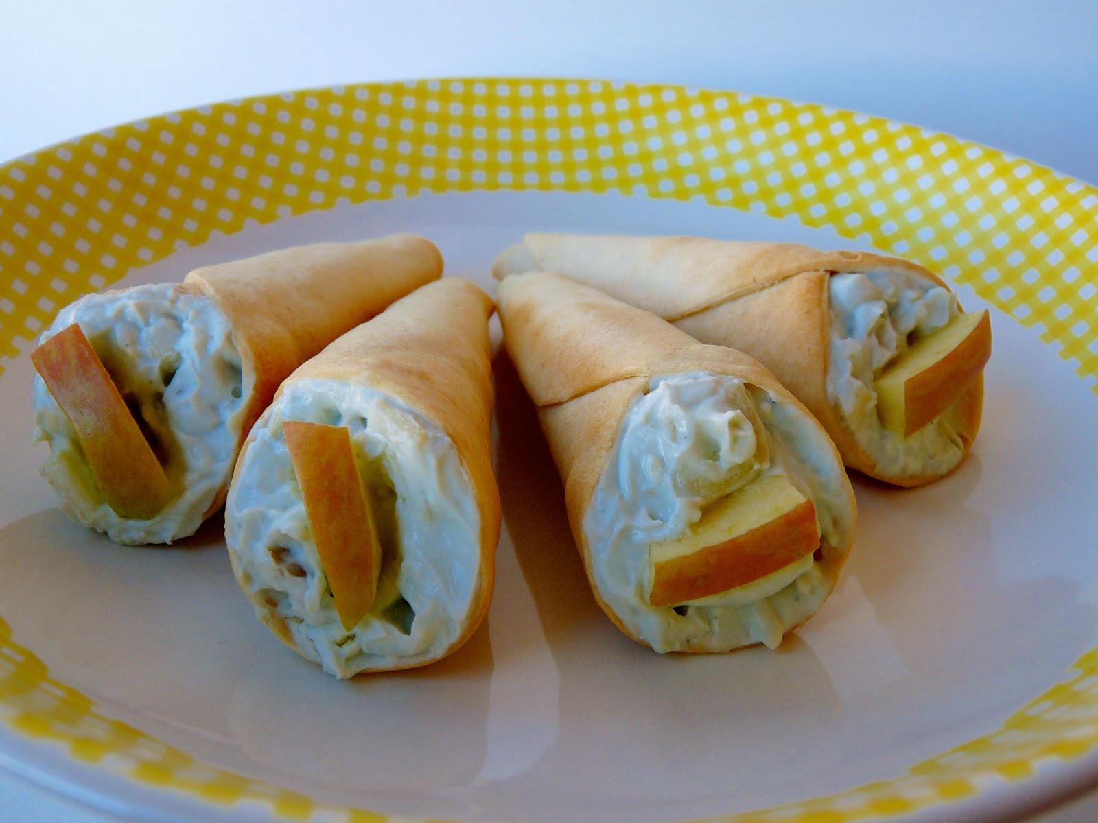 La cocina de Piescu: Cucuruchos rellenos de quesos, nueces y manzana