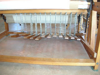 Cat Brysch Creations Studio: It is a Structo Artcraft Loom!