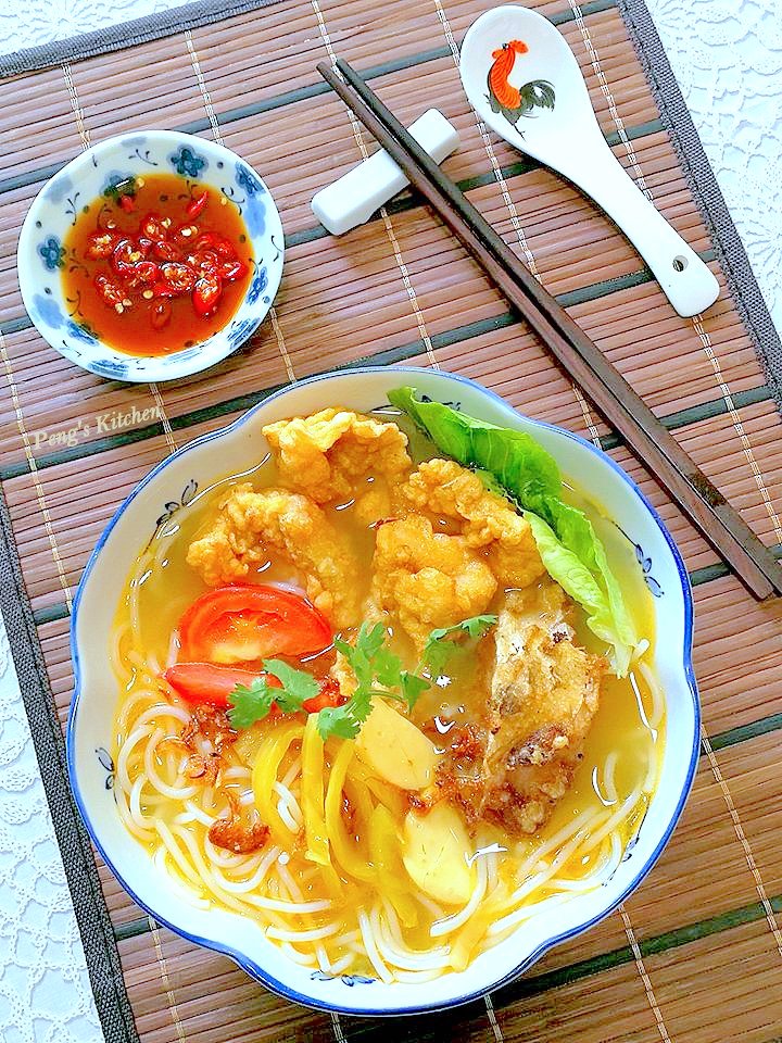 Peng's Kitchen: Fried Fish Head/Fillet Mee Hoon Soup 炸鱼头/鱼片米粉