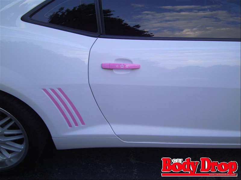 Camaro branco e rosa