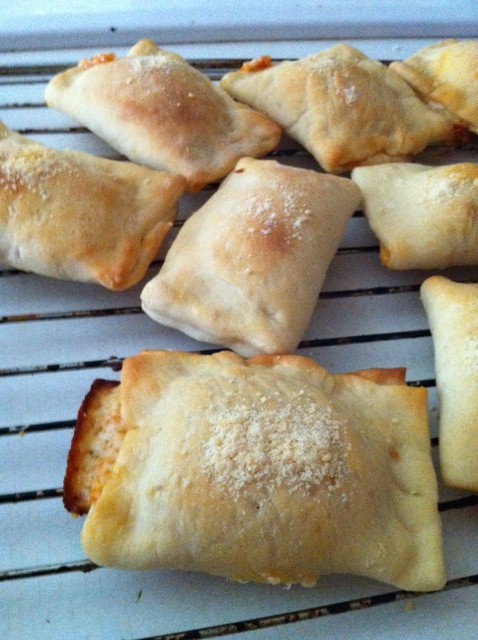 My Teeny Kitchen: Mini Pizza Pockets