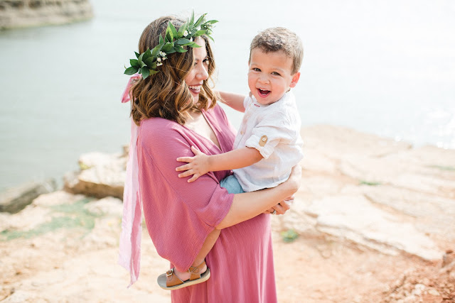 Our Lake Grapevine Maternity Photoshoot for Poppy Monroe | Jordan Dunaway