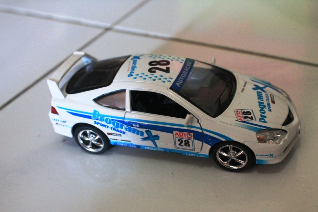 Diecast atau miniatur mobil