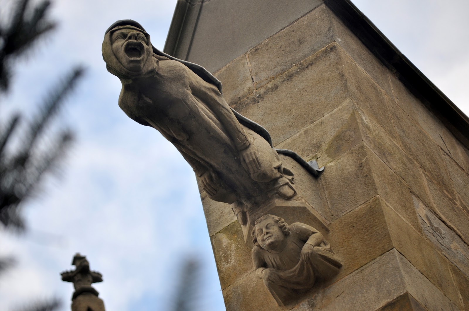 Os Gárgulas | O Calafrio