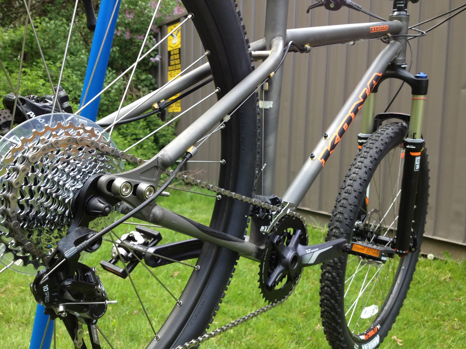 Cutting Edge Mountain Bikes: Kona Explosif