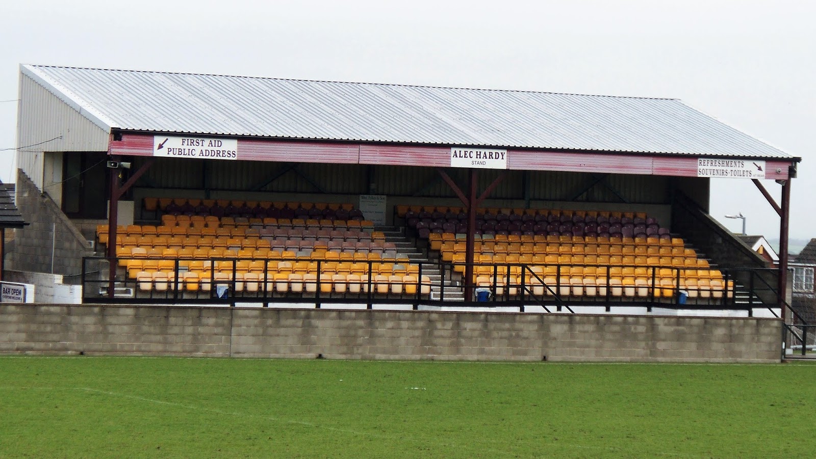 The Wycombe Wanderer: AFC Emley - The Welfare Ground