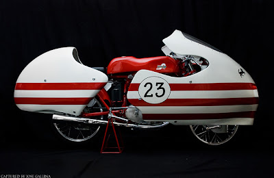 Ducati Single Racing: Racing motorcycle photo's