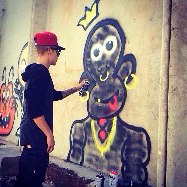 Justin dibujando graffitis de nuevo ~ Justin Bieber Noticias